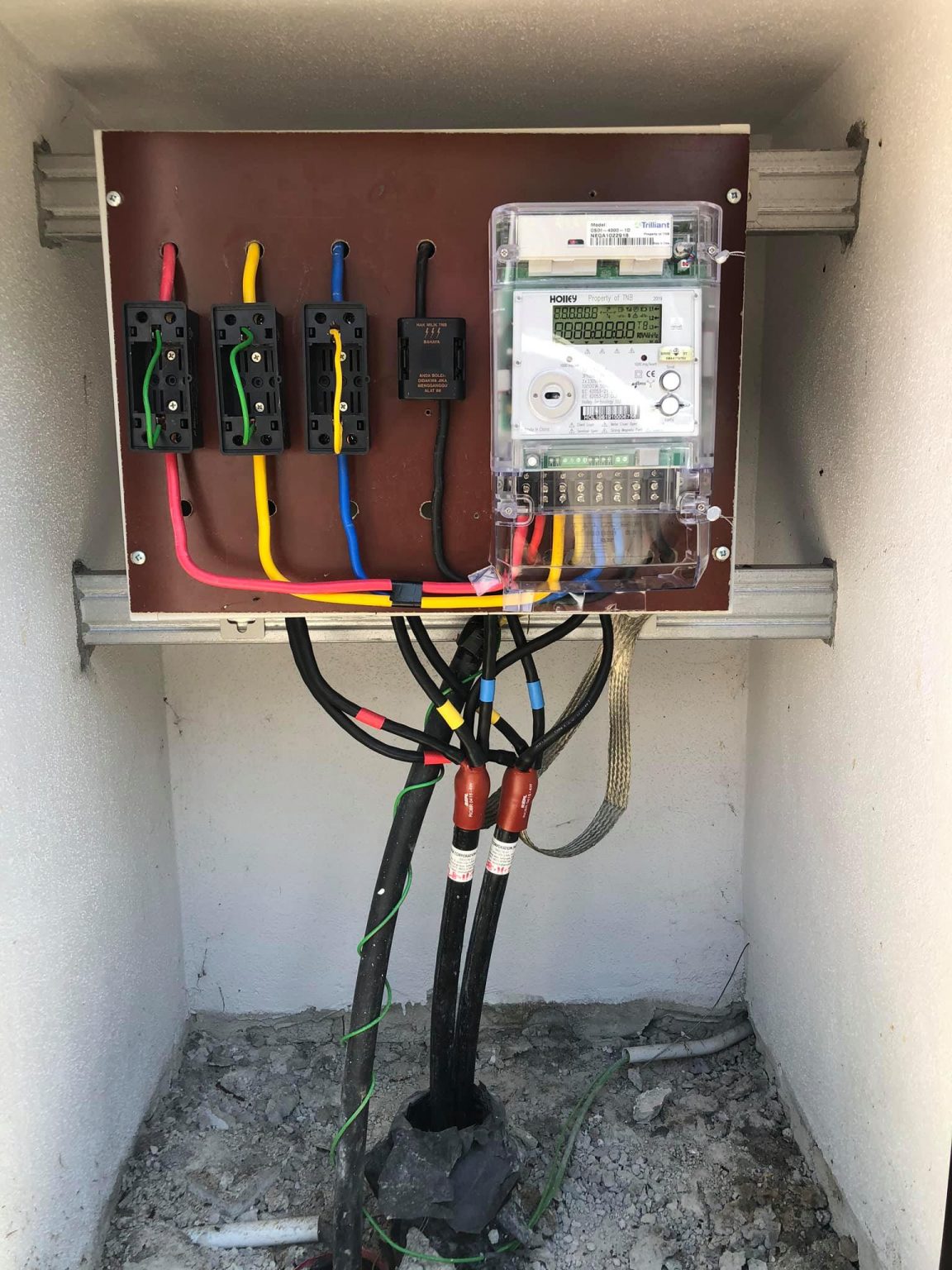 Balancing Equipment Load for 3-Phase Home Electrical Wiring – Hamradio.my